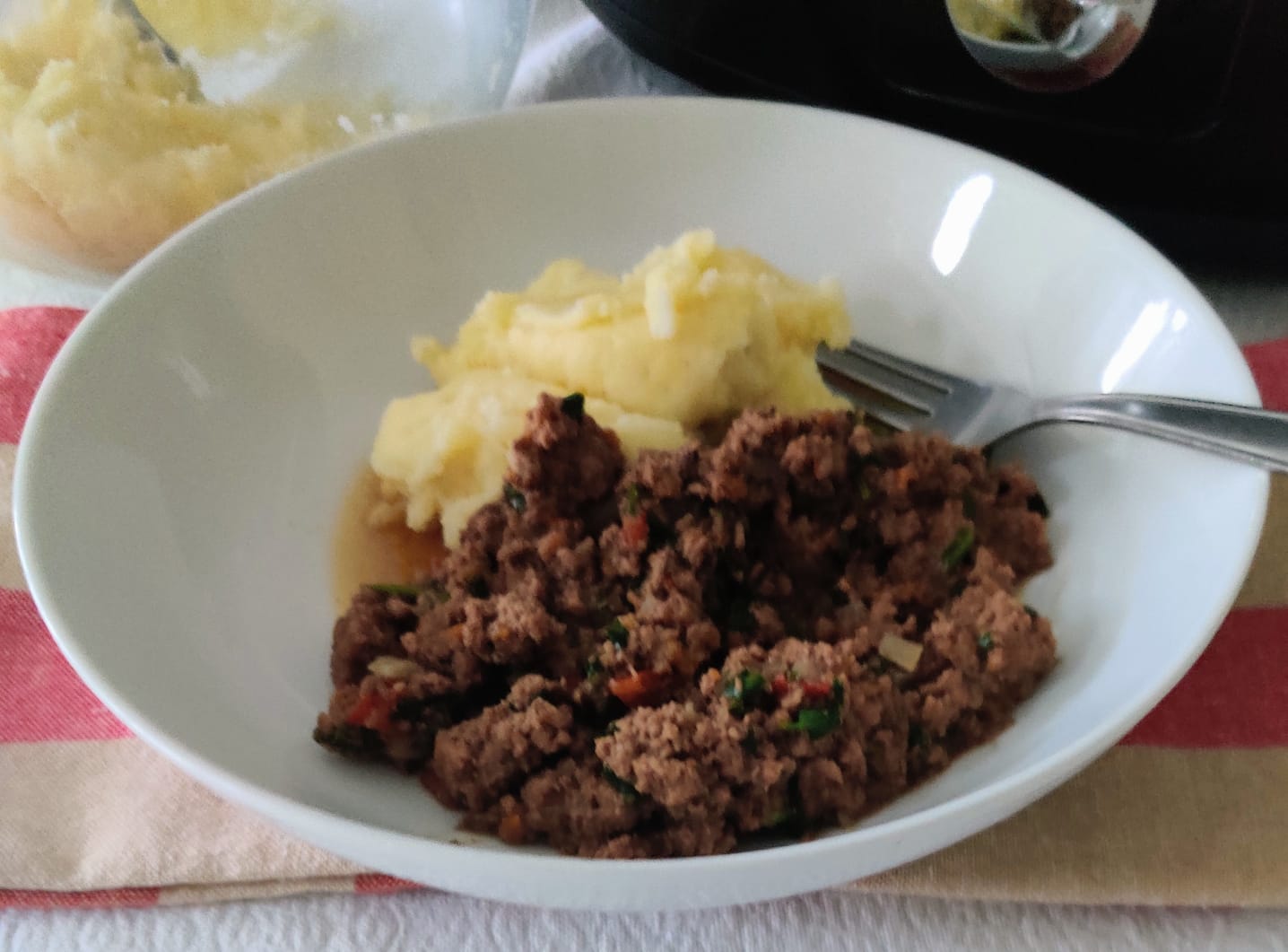 Slow Cooker BBQ Beef Mince and Mash – Googies Kitchen Life